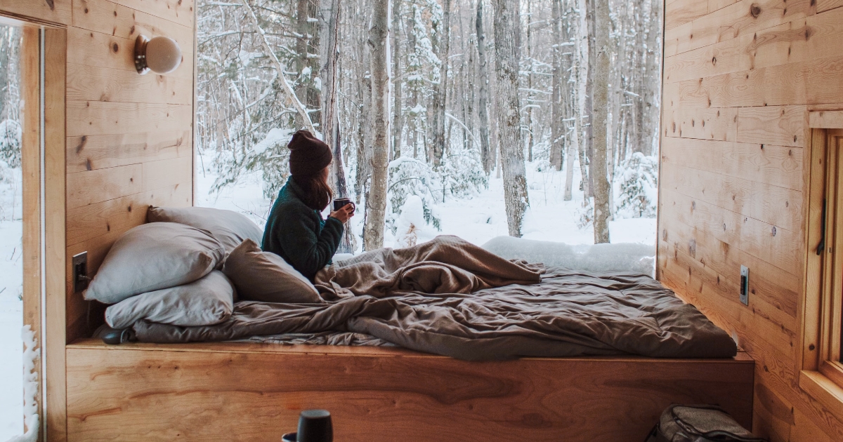 Afuera vs Fuera, Atrás vs Detrás: Spanish Adverbs of Position